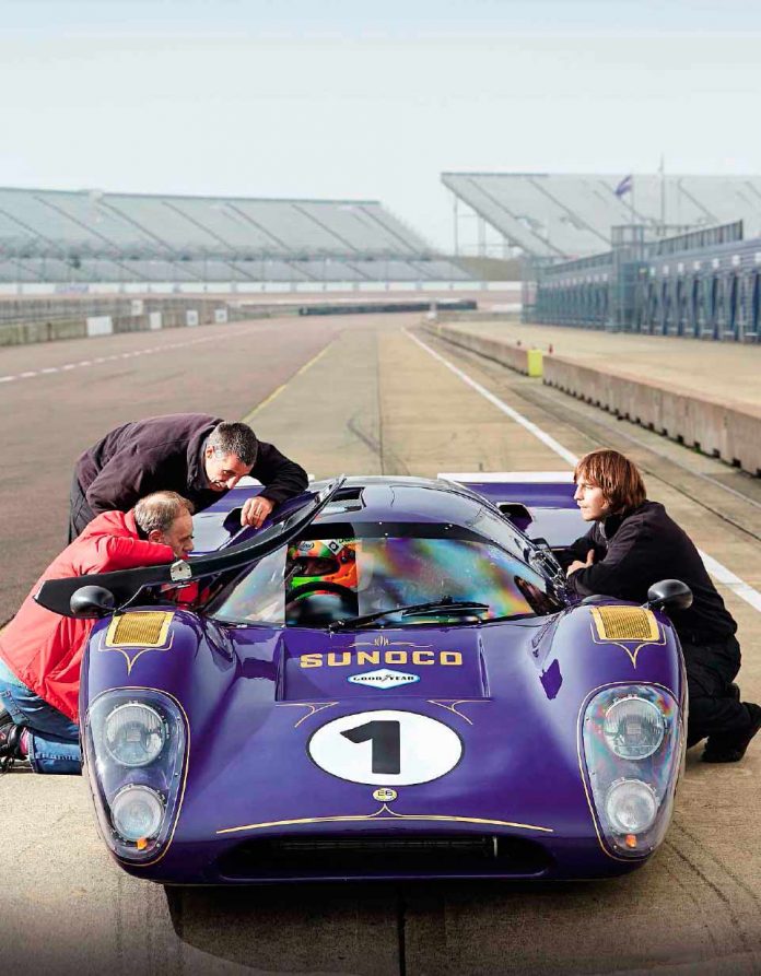 1969 Lola T70 Replica - 2015 Broadley T76 Mk3b Coupe - Drive