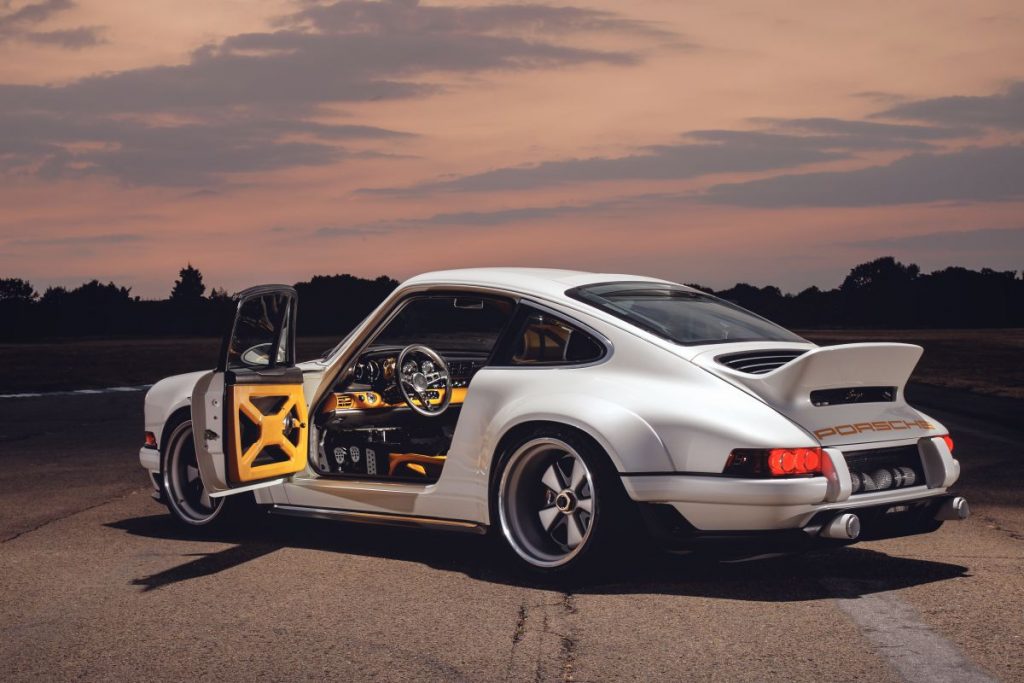 Porsche 911 964 DLS Reimagined by Singer - Drive