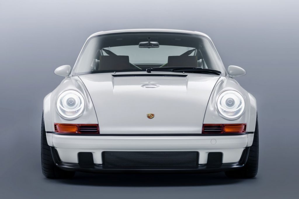 Porsche 911 964 DLS Reimagined by Singer - Drive