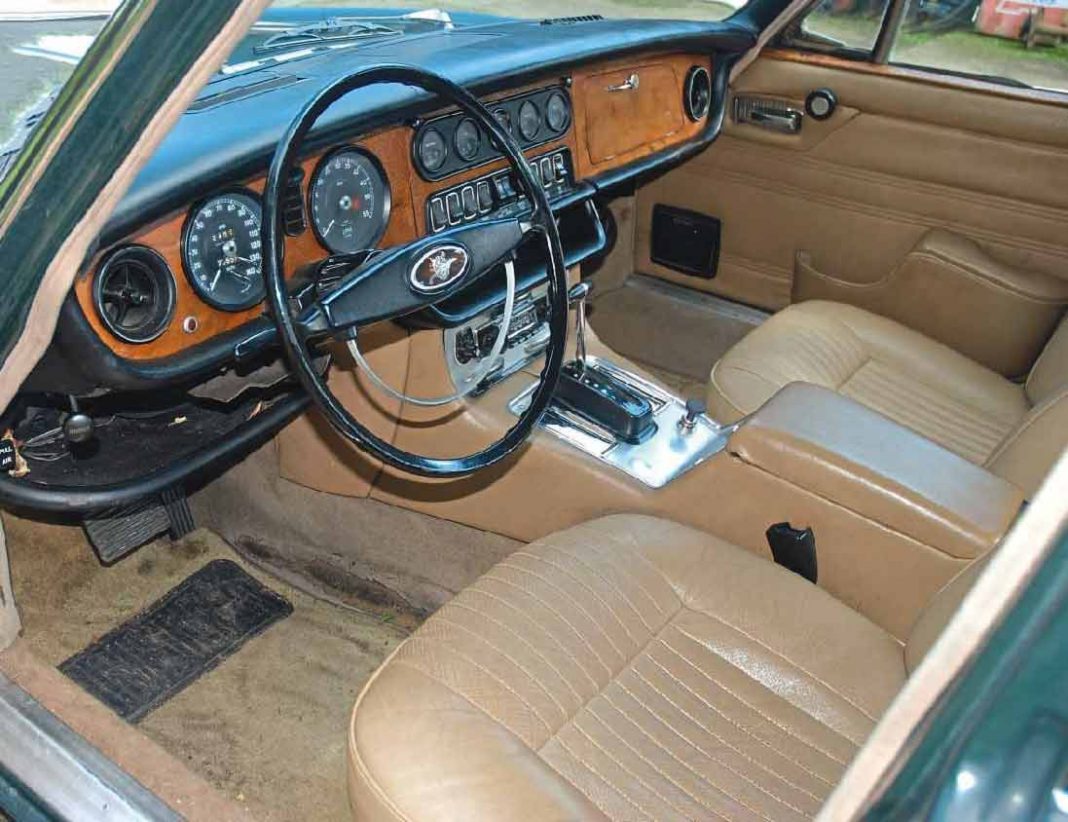 Nancy Sinatra Jaguar XJ6 Series 1 - Drive