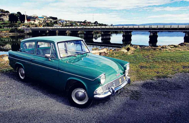 1964 Ford Anglia Deluxe 105E - Drive